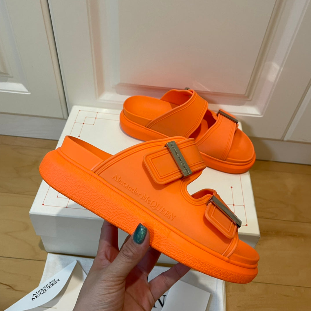 M*QUEEN Slippers 3 Color's Platform – SHU