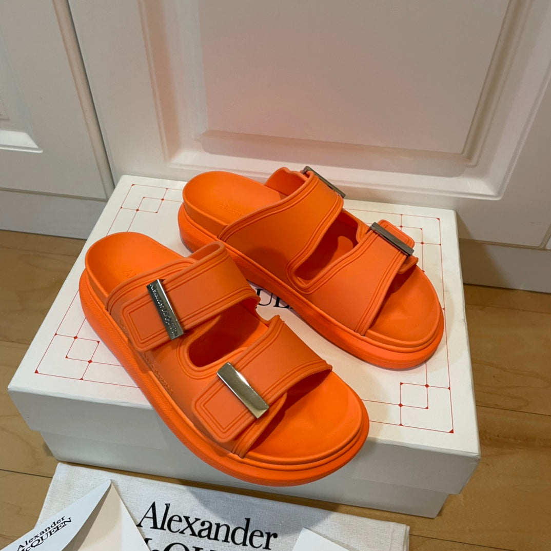 M*QUEEN Slippers 3 Color's Platform – SHU